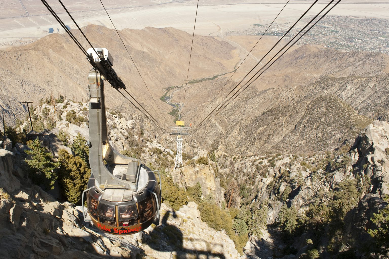 Palm Springs Aerial Tramway | 世界最大の回転式ロープウェイで空中散歩 – plusroadtrip