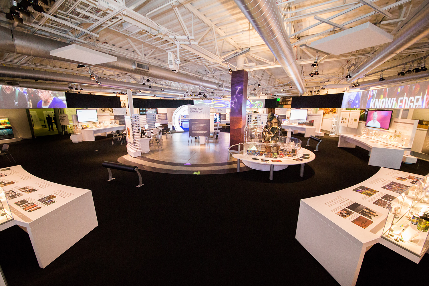 Computer History Museum | コンピュータの歴史的コレクションや最新テクノロジーに触れられる博物館 – plusroadtrip